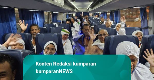 Jemaah Haji Gelombang Kedua Mulai Mendarat di Jeddah, Sudah Pakai Baju ... Jemaah Haji Gelombang Kedua Mulai Mendarat di Jeddah, Sudah Pakai Baju ...